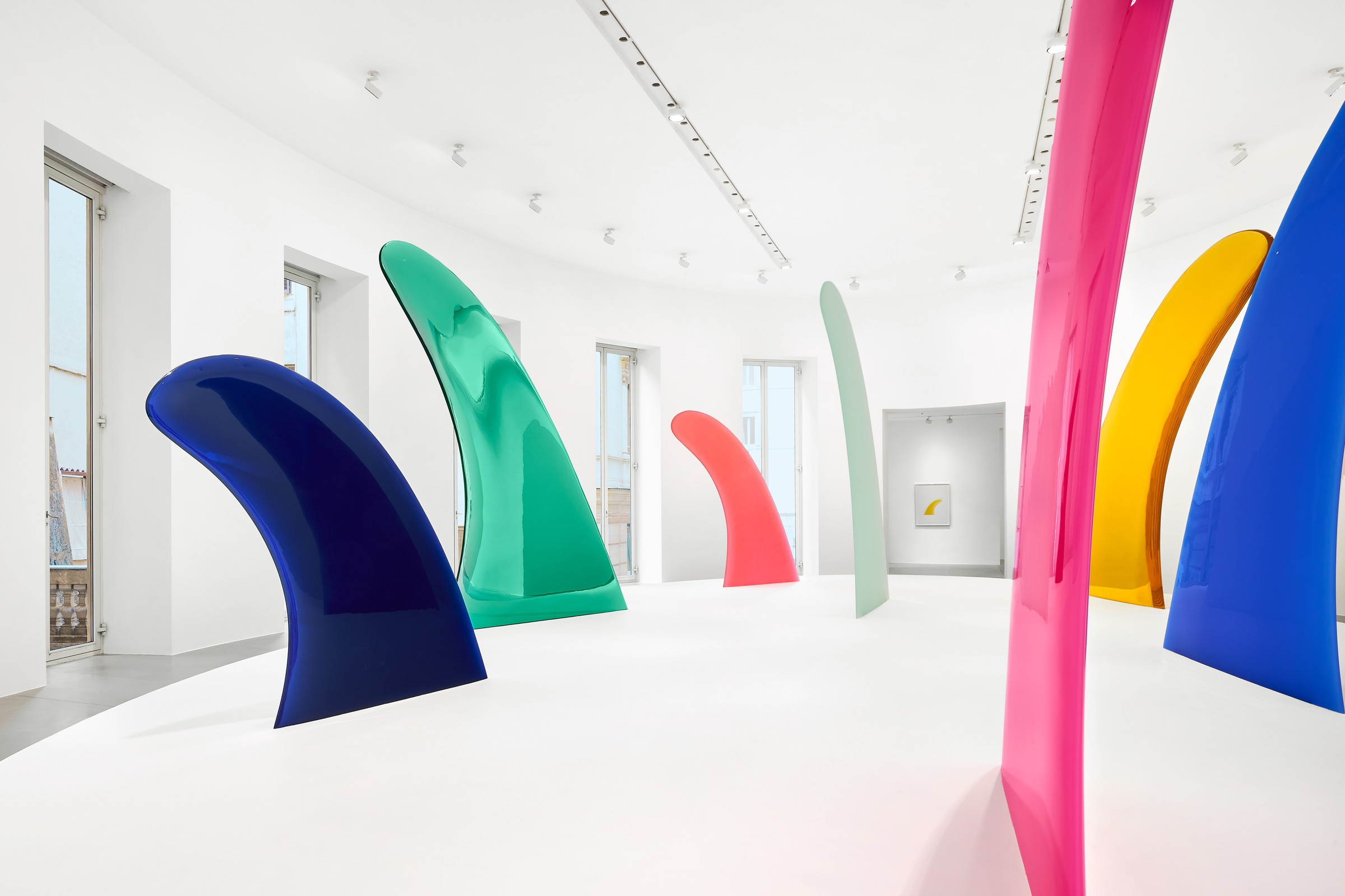 Alex Israel: Fins, Rome, May 12–September 9, 2023 | Gagosian