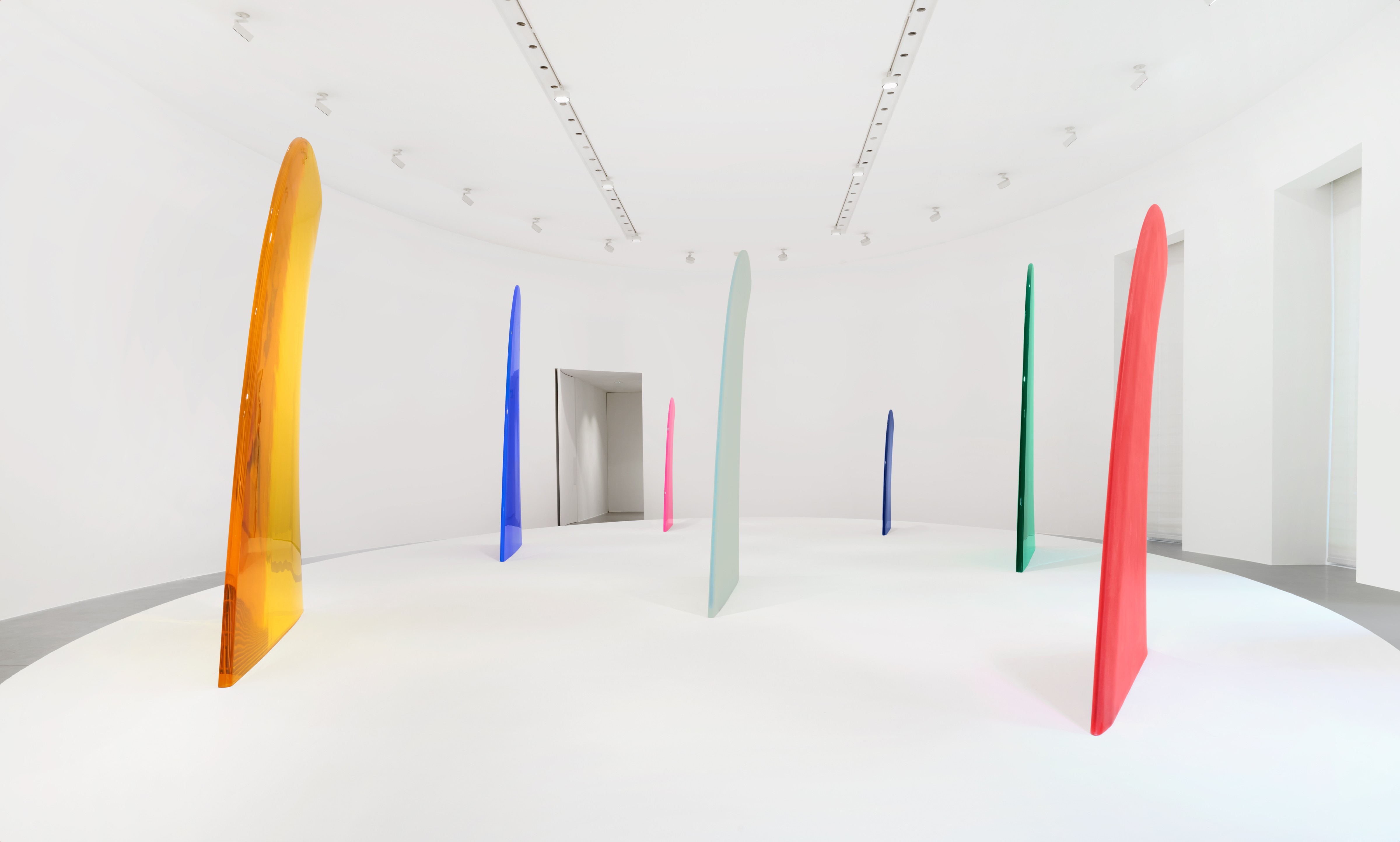 Alex Israel: Fins, Rome, May 12–September 9, 2023 | Gagosian